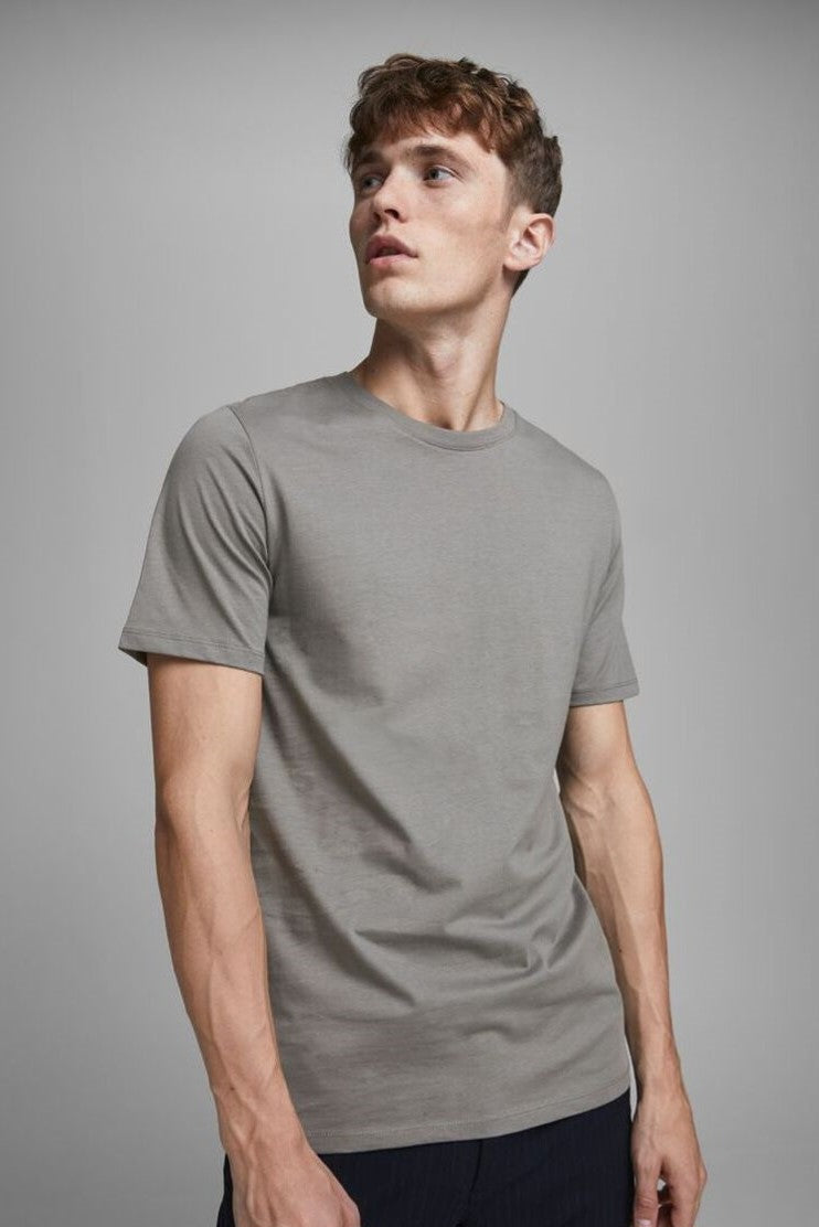 Pack of 4 Bestseller T-shirts Black, Olive, White and graphite grey ...